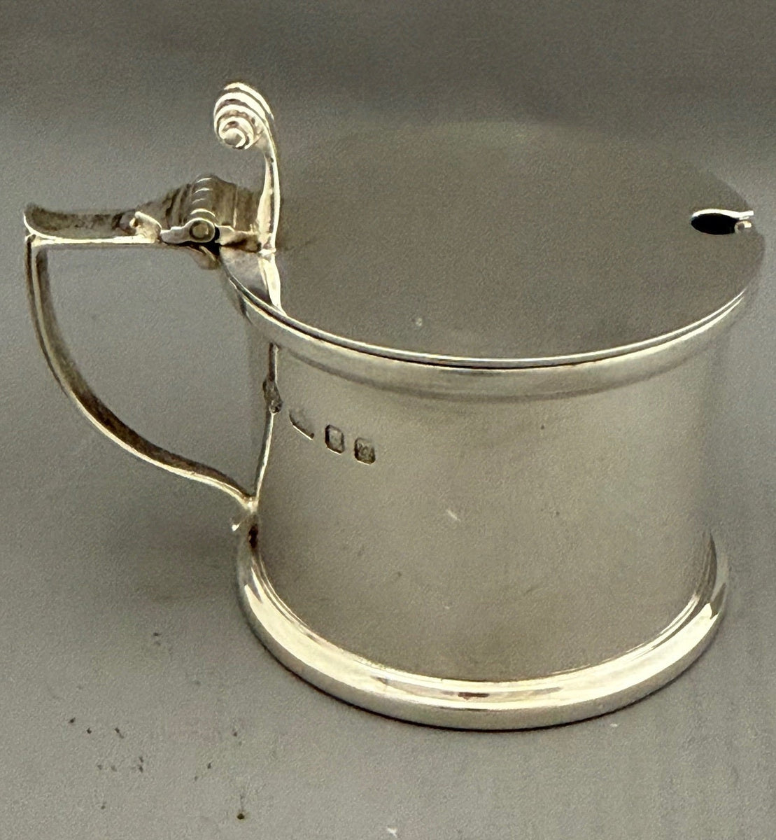 Silver MUSTARD POT Chester 1927 - STYLES SILVER of HUNGERFORD – Styles ...